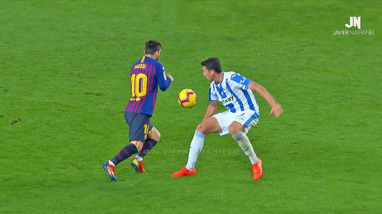 Lionel Messi Dominating Everyone 2019! Dribbling Skills - Lionel Messi