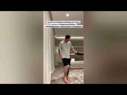 Leo Messi juggles with toilet paper - Lionel Messi