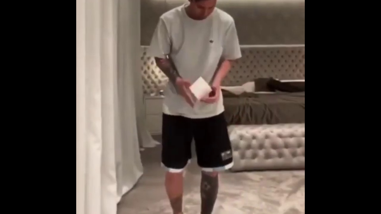 Leo Messi toilet paper challenge - Lionel Messi