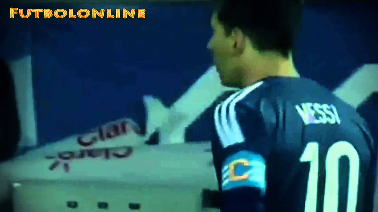 Enfado de Lionel Messi con Garay por ralentizar el juego - Lionel Messi
