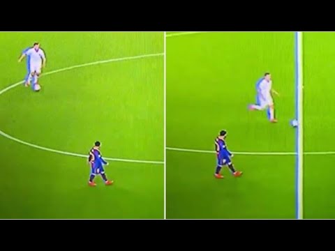 Lionel Messi defending vs dynamo Kiev - Lionel Messi