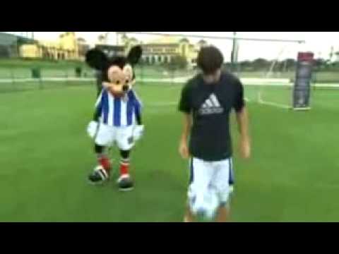 Disney Cup 2009- Lionel Messi & Mickey Mouse - Lionel Messi