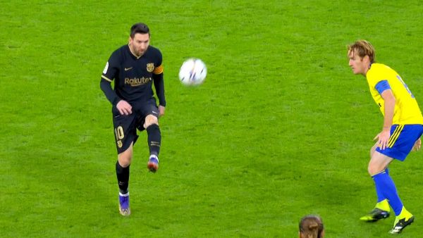 Lionel Messi touch is still AMAZING ! - Lionel Messi